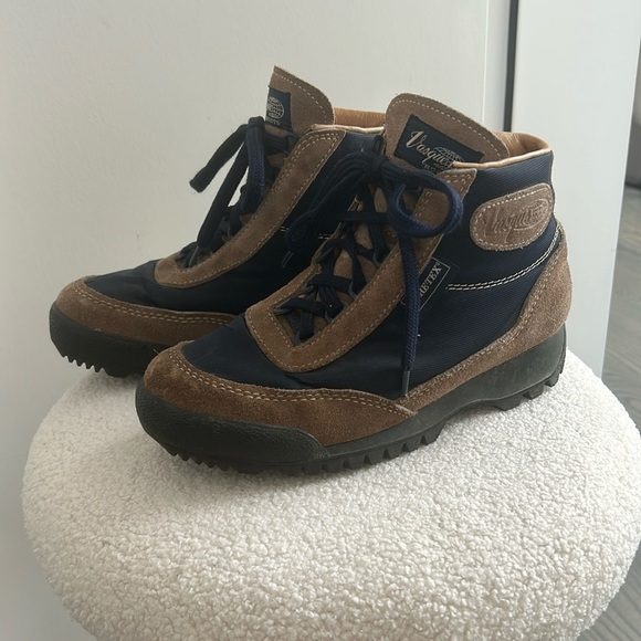 Vasque | Shoes | Vintage Vasque Skywalk Hiking Boots 7 Gvc | Poshmark